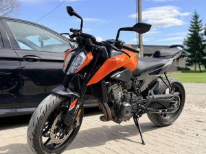KTM Duke 2024 Radviliškis, ar dzinēja tilpumu 0.80 L un nobraukumu 7 tūkst. km par 5200 €, foto  vietnē AUTOMOTO.COM.LV