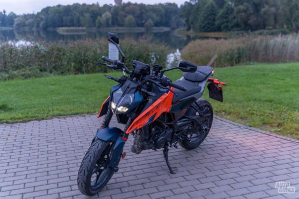 KTM Duke 2024 in Vilnius on AUTOMOTO.COM.LV KTM Duke 2024 in Vilnius, with an engine capacity of 0.13 L and mileage of 8 thousand km for 3900 €, photo 6 on AUTOMOTO.COM.LV