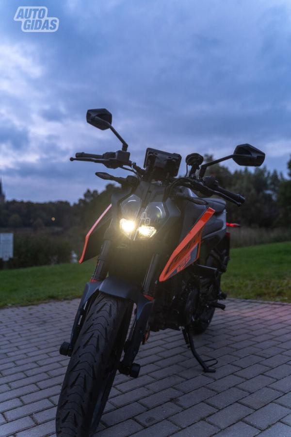 KTM Duke 2024 in Vilnius on AUTOMOTO.COM.LV KTM Duke 2024 in Vilnius, with an engine capacity of 0.13 L and mileage of 8 thousand km for 3900 €, photo 7 on AUTOMOTO.COM.LV