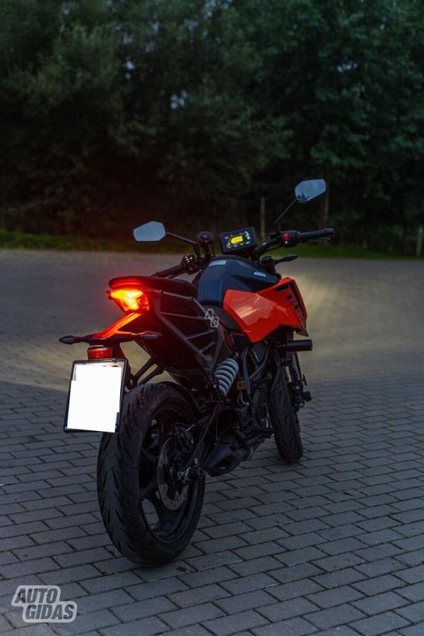 KTM Duke 2024 in Vilnius on AUTOMOTO.COM.LV KTM Duke 2024 in Vilnius, with an engine capacity of 0.13 L and mileage of 8 thousand km for 3900 €, photo 11 on AUTOMOTO.COM.LV
