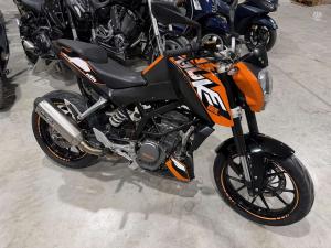 Orange KTM Duke 2011 in Siauliai, with an engine capacity of 0.13 L and mileage of 36 thousand km for 1250 €, photo 5 on AUTOMOTO.COM.LV