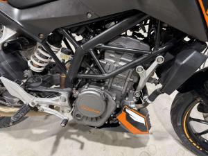 Orange KTM Duke 2011 in Siauliai, with an engine capacity of 0.13 L and mileage of 36 thousand km for 1250 €, photo 6 on AUTOMOTO.COM.LV