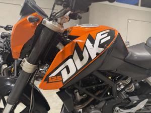 Orange KTM Duke 2011 in Siauliai, with an engine capacity of 0.13 L and mileage of 36 thousand km for 1250 €, photo 15 on AUTOMOTO.COM.LV
