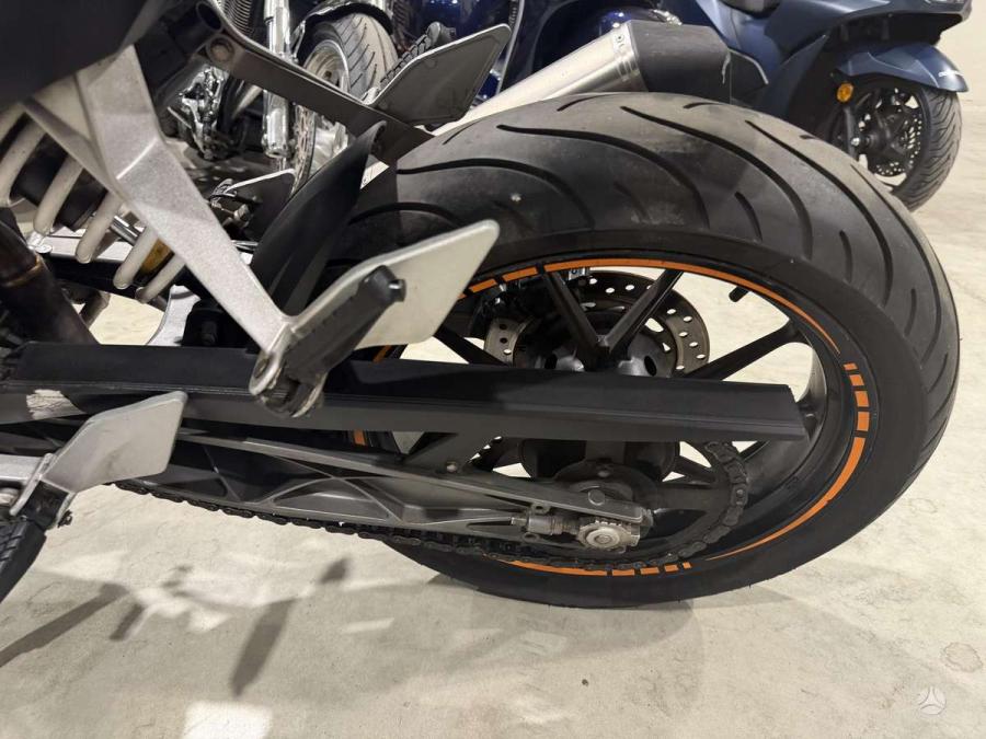 Orange KTM Duke 2011 in Siauliai, with an engine capacity of 0.13 L and mileage of 36 thousand km for 1250 €, photo 17 on AUTOMOTO.COM.LV
