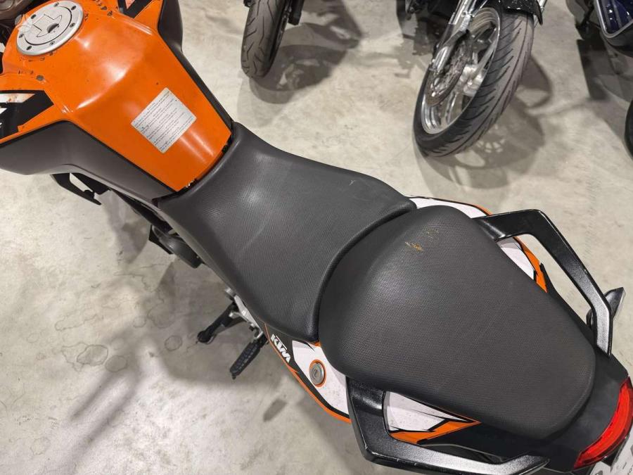 Orange KTM Duke 2011 in Siauliai, with an engine capacity of 0.13 L and mileage of 36 thousand km for 1250 €, photo 18 on AUTOMOTO.COM.LV