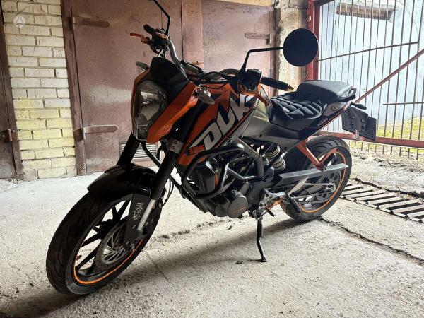 Orange KTM Duke 2011 in Kaunas, with an engine capacity of 0.13 L and mileage of 18 thousand km for 1550 €, photo 1 on AUTOMOTO.COM.LV