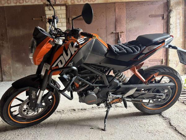 Orange KTM Duke 2011 in Kaunas, with an engine capacity of 0.13 L and mileage of 18 thousand km for 1550 €, photo 2 on AUTOMOTO.COM.LV