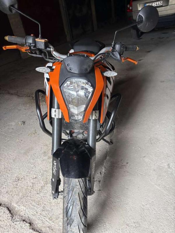 Orange KTM Duke 2011 in Kaunas, with an engine capacity of 0.13 L and mileage of 18 thousand km for 1550 €, photo 9 on AUTOMOTO.COM.LV