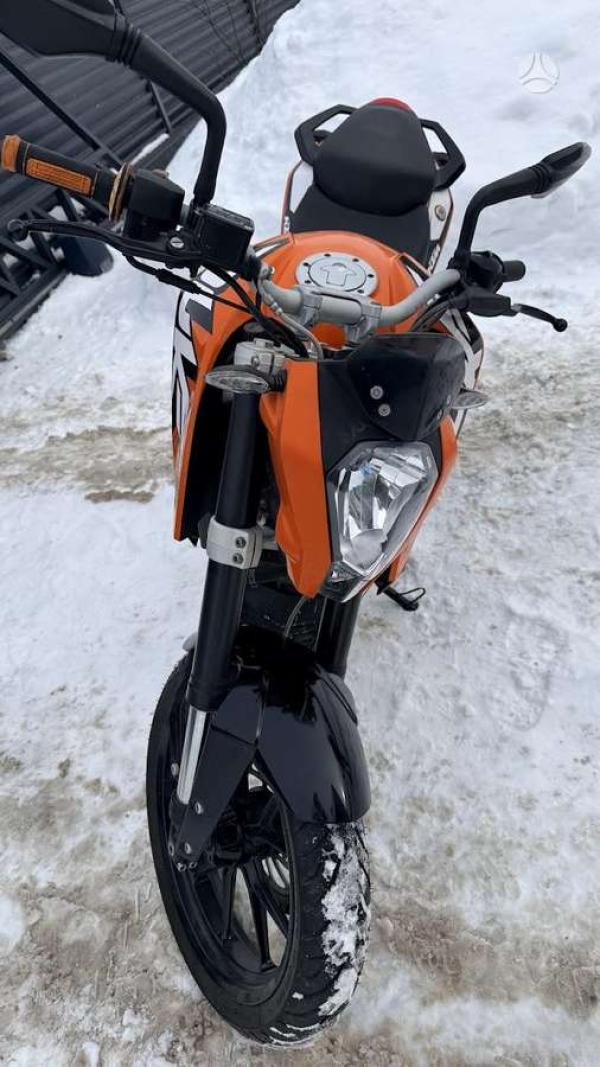 Orange KTM Duke 2012 in Siauliai, with an engine capacity of 0.13 L and mileage of 18 thousand km for 2099 €, photo 3 on AUTOMOTO.COM.LV