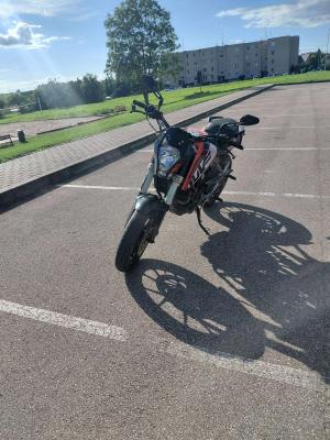 Orange KTM Duke 2012 in Marijampole, with an engine capacity of 0.13 L and mileage of 32 thousand km for 1460 €, photo 1 on AUTOMOTO.COM.LV