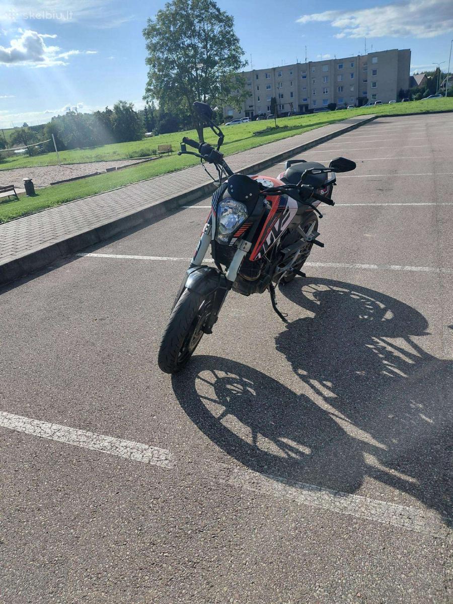 Orange KTM Duke 2012 in Marijampole, with an engine capacity of 0.13 L and mileage of 32 thousand km for 1460 €, photo 1 on AUTOMOTO.COM.LV