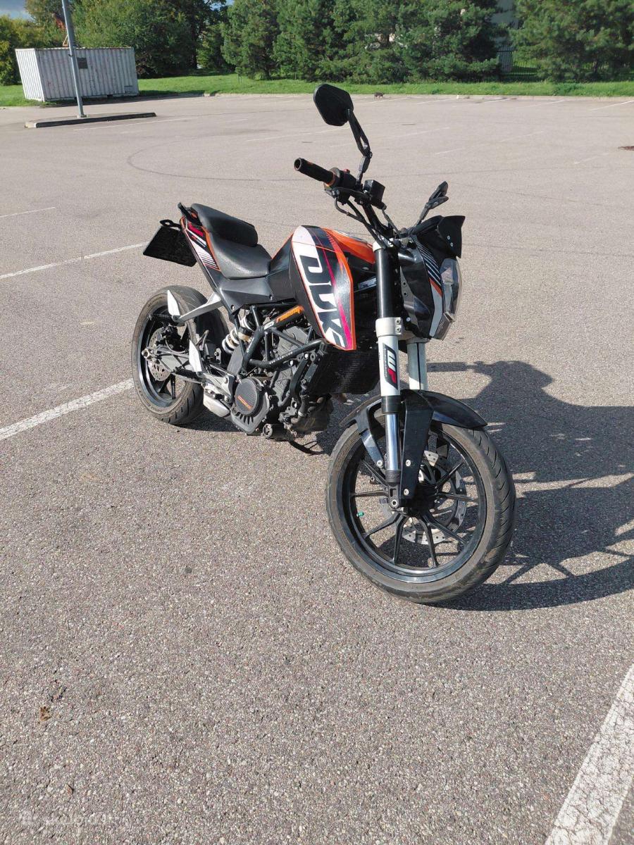 Orange KTM Duke 2012 in Marijampole, with an engine capacity of 0.13 L and mileage of 32 thousand km for 1460 €, photo 3 on AUTOMOTO.COM.LV