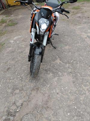 Orange KTM Duke 2012 in Marijampole, with an engine capacity of 0.13 L and mileage of 32 thousand km for 1460 €, photo 4 on AUTOMOTO.COM.LV