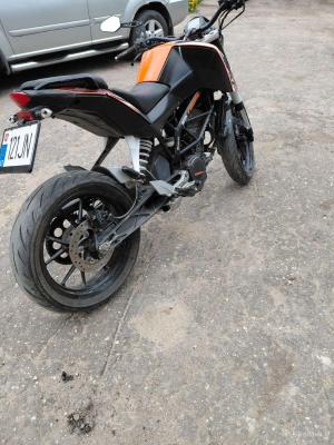 Orange KTM Duke 2012 in Marijampole, with an engine capacity of 0.13 L and mileage of 32 thousand km for 1460 €, photo 5 on AUTOMOTO.COM.LV