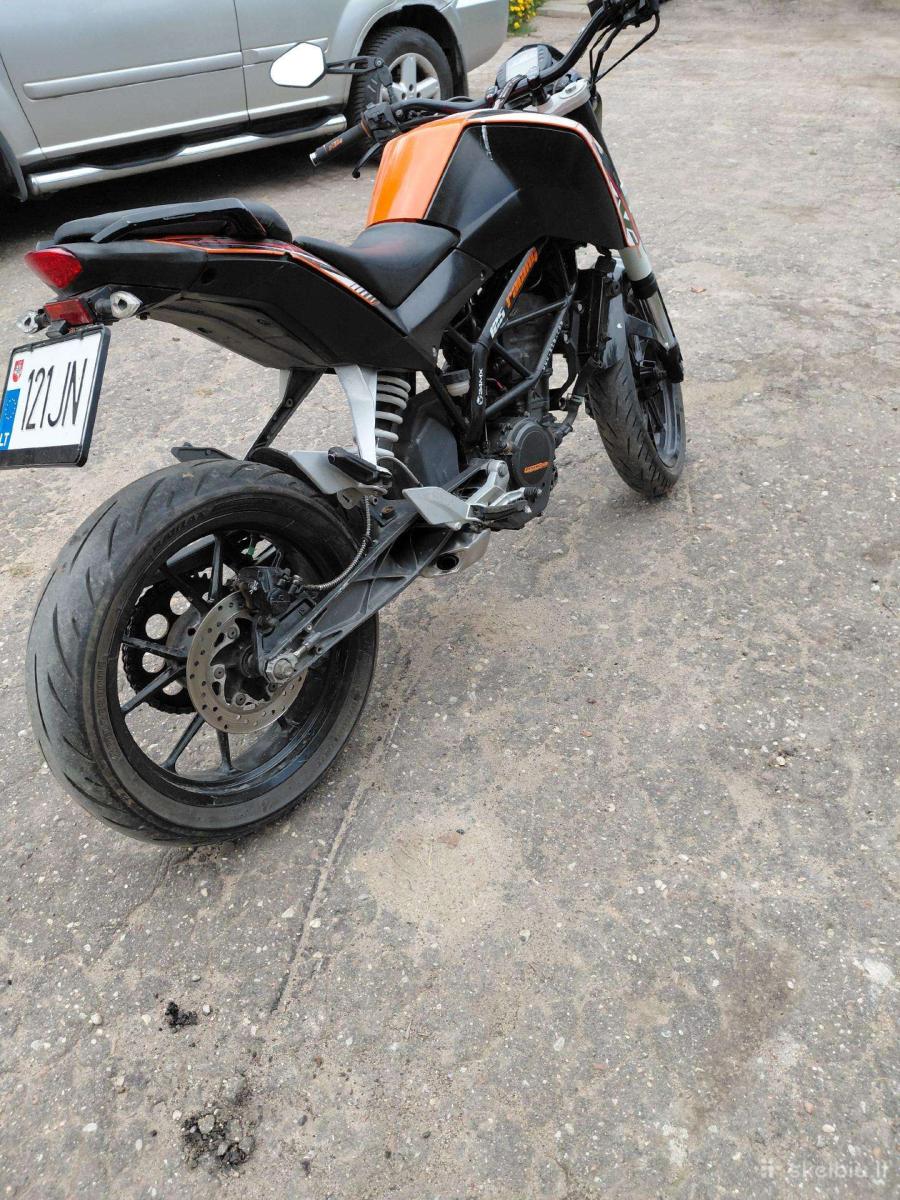 Orange KTM Duke 2012 in Marijampole, with an engine capacity of 0.13 L and mileage of 32 thousand km for 1460 €, photo 5 on AUTOMOTO.COM.LV