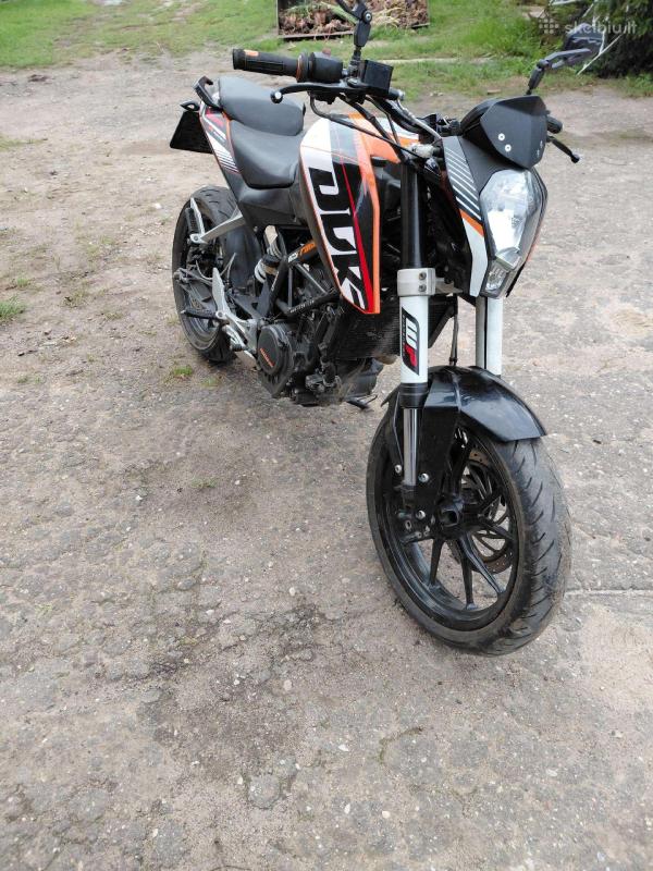 Orange KTM Duke 2012 in Marijampole, with an engine capacity of 0.13 L and mileage of 32 thousand km for 1460 €, photo 7 on AUTOMOTO.COM.LV