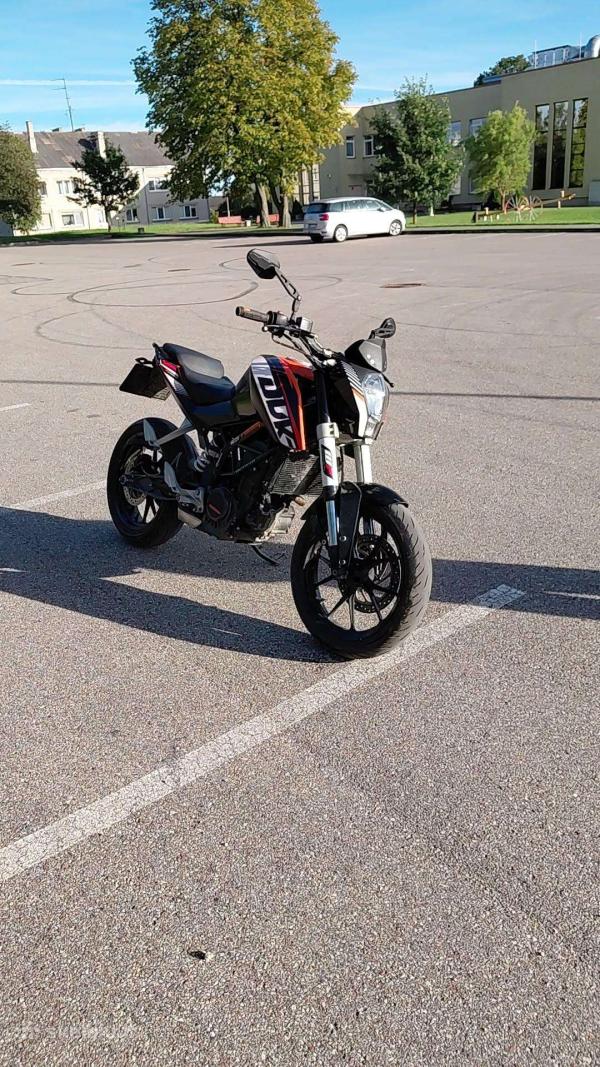 Orange KTM Duke 2012 in Marijampole, with an engine capacity of 0.13 L and mileage of 32 thousand km for 1460 €, photo 9 on AUTOMOTO.COM.LV