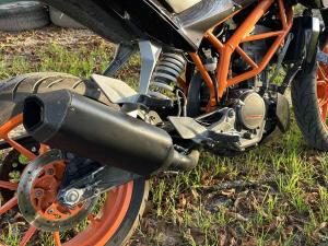Orange KTM Duke 2012 in Vievis, with an engine capacity of 0.13 L and mileage of 30 thousand km for 1399 €, photo 4 on AUTOMOTO.COM.LV