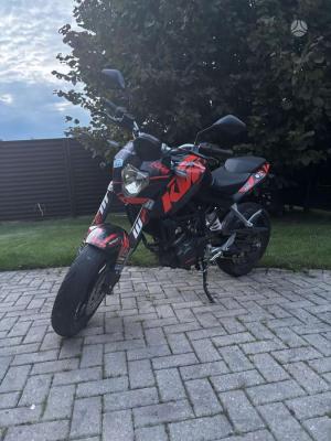 Oranžs KTM Duke 2014 Panevēža, ar dzinēja tilpumu 0.13 L un nobraukumu 51 tūkst. km par 1800 €, foto  vietnē AUTOMOTO.COM.LV