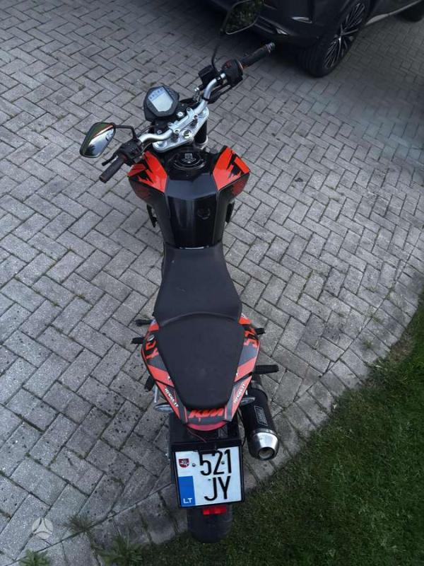 Orange KTM Duke 2014 in Panevezys, with an engine capacity of 0.13 L and mileage of 51 thousand km for 1800 €, photo 5 on AUTOMOTO.COM.LV