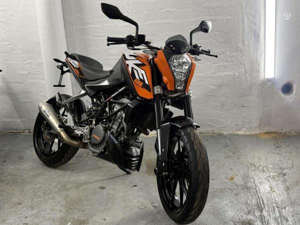 Oranžs KTM Duke 2015 Marijampole, ar dzinēja tilpumu 0.13 L un nobraukumu 25 tūkst. km par 1635 €, foto 2 vietnē AUTOMOTO.COM.LV