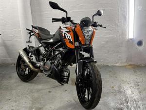 Oranžs KTM Duke 2015 Marijampole, ar dzinēja tilpumu 0.13 L un nobraukumu 25 tūkst. km par 1635 €, foto 3 vietnē AUTOMOTO.COM.LV