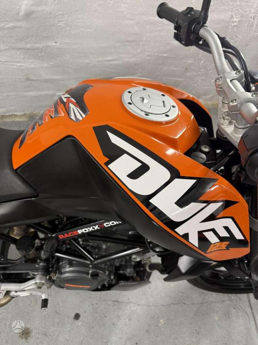 Oranžs KTM Duke 2015 Marijampole, ar dzinēja tilpumu 0.13 L un nobraukumu 25 tūkst. km par 1635 €, foto 13 vietnē AUTOMOTO.COM.LV