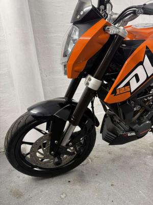 Oranžs KTM Duke 2015 Marijampole, ar dzinēja tilpumu 0.13 L un nobraukumu 25 tūkst. km par 1635 €, foto 17 vietnē AUTOMOTO.COM.LV