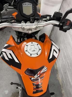 Oranžs KTM Duke 2015 Marijampole, ar dzinēja tilpumu 0.13 L un nobraukumu 25 tūkst. km par 1635 €, foto 24 vietnē AUTOMOTO.COM.LV