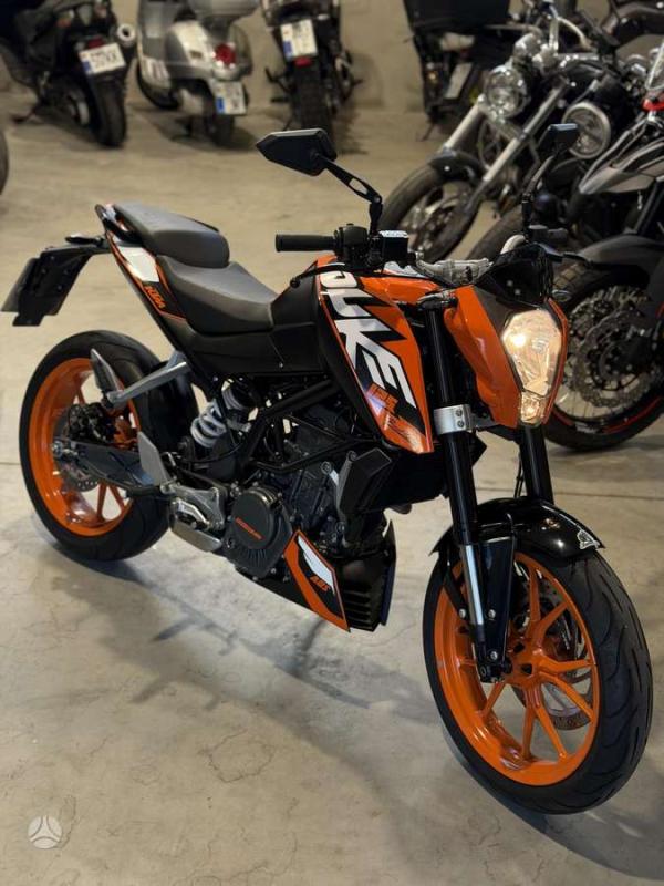Orange KTM Duke 2016 in Siauliai, with an engine capacity of 0.13 L and mileage of 20 thousand km for 1750 €, photo 1 on AUTOMOTO.COM.LV