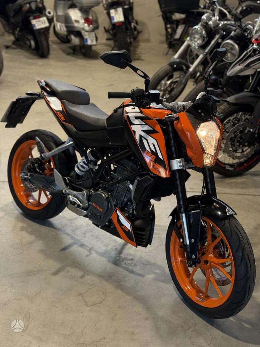 Orange KTM Duke 2016 in Siauliai, with an engine capacity of 0.13 L and mileage of 20 thousand km for 1750 €, photo 1 on AUTOMOTO.COM.LV