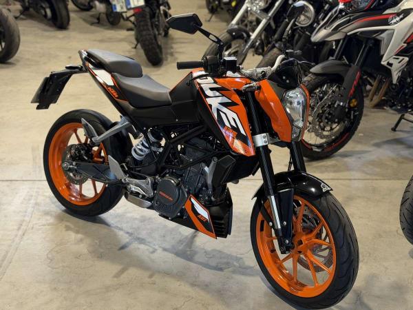 Orange KTM Duke 2016 in Siauliai, with an engine capacity of 0.13 L and mileage of 20 thousand km for 1750 €, photo 3 on AUTOMOTO.COM.LV