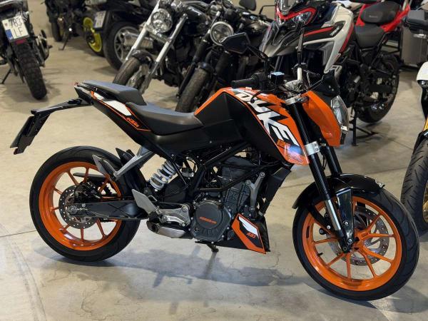 Orange KTM Duke 2016 in Siauliai, with an engine capacity of 0.13 L and mileage of 20 thousand km for 1750 €, photo 4 on AUTOMOTO.COM.LV