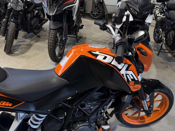 Orange KTM Duke 2016 in Siauliai, with an engine capacity of 0.13 L and mileage of 20 thousand km for 1750 €, photo 7 on AUTOMOTO.COM.LV