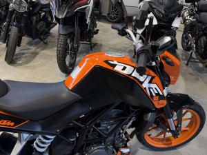 Orange KTM Duke 2016 in Siauliai, with an engine capacity of 0.13 L and mileage of 20 thousand km for 1750 €, photo 8 on AUTOMOTO.COM.LV