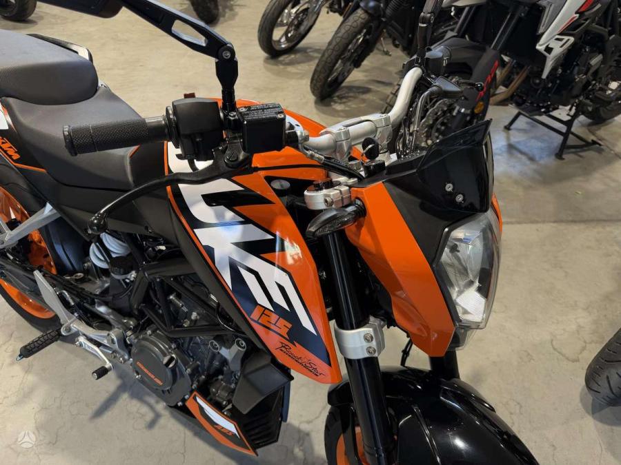Orange KTM Duke 2016 in Siauliai, with an engine capacity of 0.13 L and mileage of 20 thousand km for 1750 €, photo 9 on AUTOMOTO.COM.LV