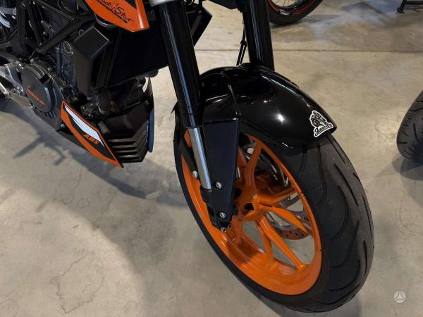 Orange KTM Duke 2016 in Siauliai, with an engine capacity of 0.13 L and mileage of 20 thousand km for 1750 €, photo 9 on AUTOMOTO.COM.LV