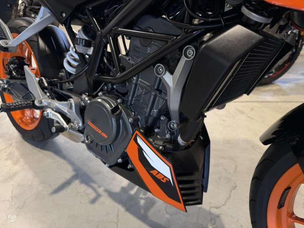 Orange KTM Duke 2016 in Siauliai, with an engine capacity of 0.13 L and mileage of 20 thousand km for 1750 €, photo 10 on AUTOMOTO.COM.LV