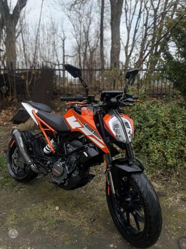 Orange KTM Duke 2017 in Vilkaviskis, with an engine capacity of 0.13 L and mileage of 20 thousand km for 1999 €, photo 1 on AUTOMOTO.COM.LV
