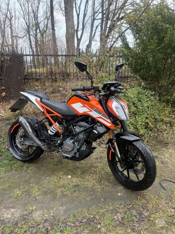 Orange KTM Duke 2017 in Vilkaviskis, with an engine capacity of 0.13 L and mileage of 20 thousand km for 1999 €, photo 2 on AUTOMOTO.COM.LV
