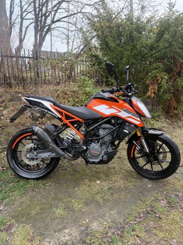 Orange KTM Duke 2017 in Vilkaviskis, with an engine capacity of 0.13 L and mileage of 20 thousand km for 1999 €, photo 4 on AUTOMOTO.COM.LV