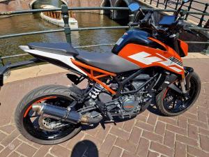 Orange KTM Duke 2018 in Kaunas, with an engine capacity of 0.13 L and mileage of 15 thousand km for 2570 €, photo 5 on AUTOMOTO.COM.LV