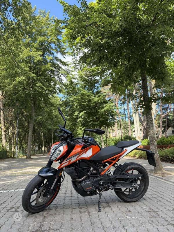 Orange KTM Duke 2018 in Kretinga, with an engine capacity of 0.13 L and mileage of 26 thousand km for 2300 €, photo 1 on AUTOMOTO.COM.LV
