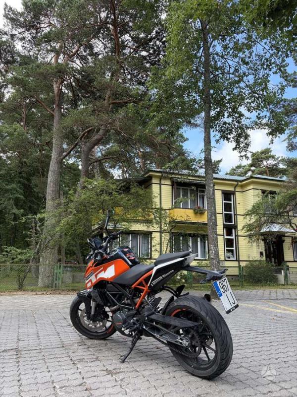 Orange KTM Duke 2018 in Kretinga, with an engine capacity of 0.13 L and mileage of 26 thousand km for 2300 €, photo 3 on AUTOMOTO.COM.LV