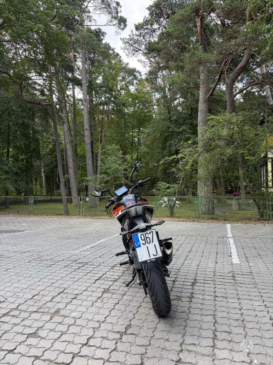 Oranžs KTM Duke 2018 Kretinga, ar dzinēja tilpumu 0.13 L un nobraukumu 26 tūkst. km par 2300 €, foto 12 vietnē AUTOMOTO.COM.LV