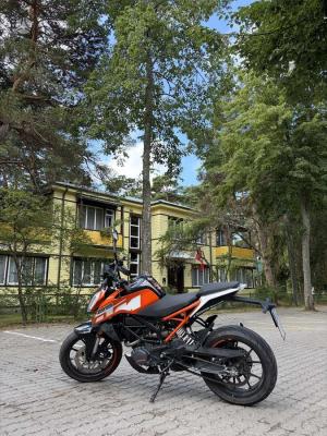Oranžs KTM Duke 2018 Kretinga, ar dzinēja tilpumu 0.13 L un nobraukumu 26 tūkst. km par 2300 €, foto 15 vietnē AUTOMOTO.COM.LV