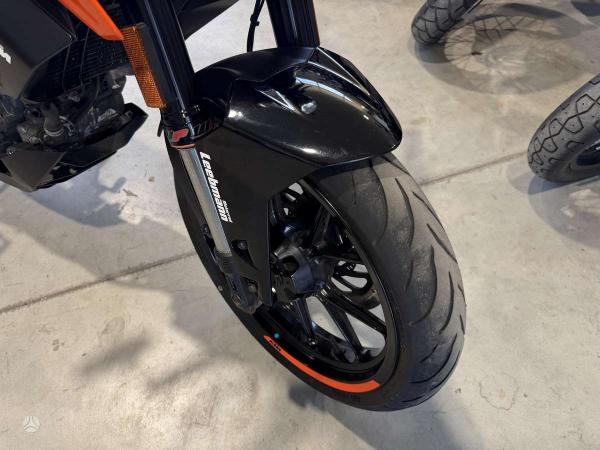 Orange KTM Duke 2020 in Siauliai, with an engine capacity of 0.13 L and mileage of 21 thousand km for 2550 €, photo 5 on AUTOMOTO.COM.LV