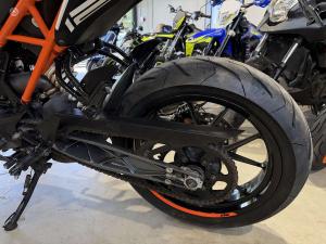 Orange KTM Duke 2020 in Siauliai, with an engine capacity of 0.13 L and mileage of 21 thousand km for 2550 €, photo 13 on AUTOMOTO.COM.LV