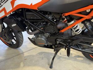 Orange KTM Duke 2020 in Siauliai, with an engine capacity of 0.13 L and mileage of 21 thousand km for 2550 €, photo 14 on AUTOMOTO.COM.LV