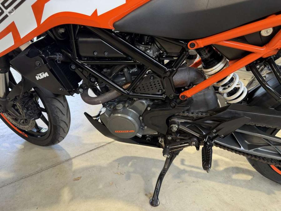 Orange KTM Duke 2020 in Siauliai, with an engine capacity of 0.13 L and mileage of 21 thousand km for 2550 €, photo 14 on AUTOMOTO.COM.LV